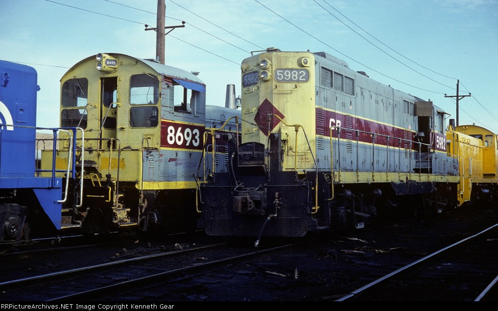 CR 5982 & 8673 ( both in E-L paint) at South Plainfield NJ